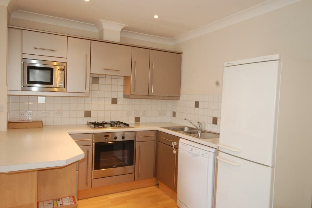 2 bedroom flat Pepys Road, Raynes Park, Raynes Park, London, SW20 8NG ...